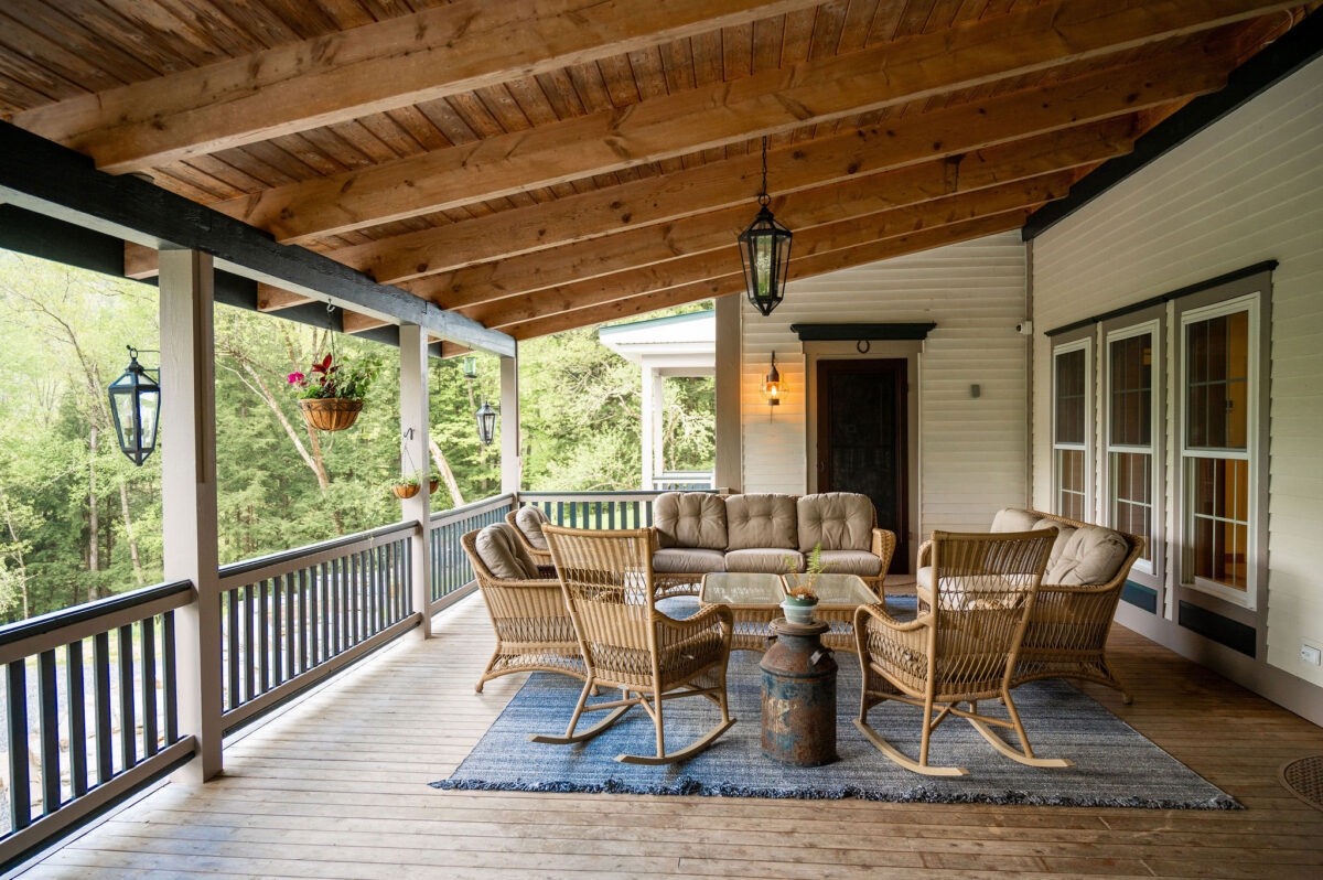 Virtual Tour of the Cobble House